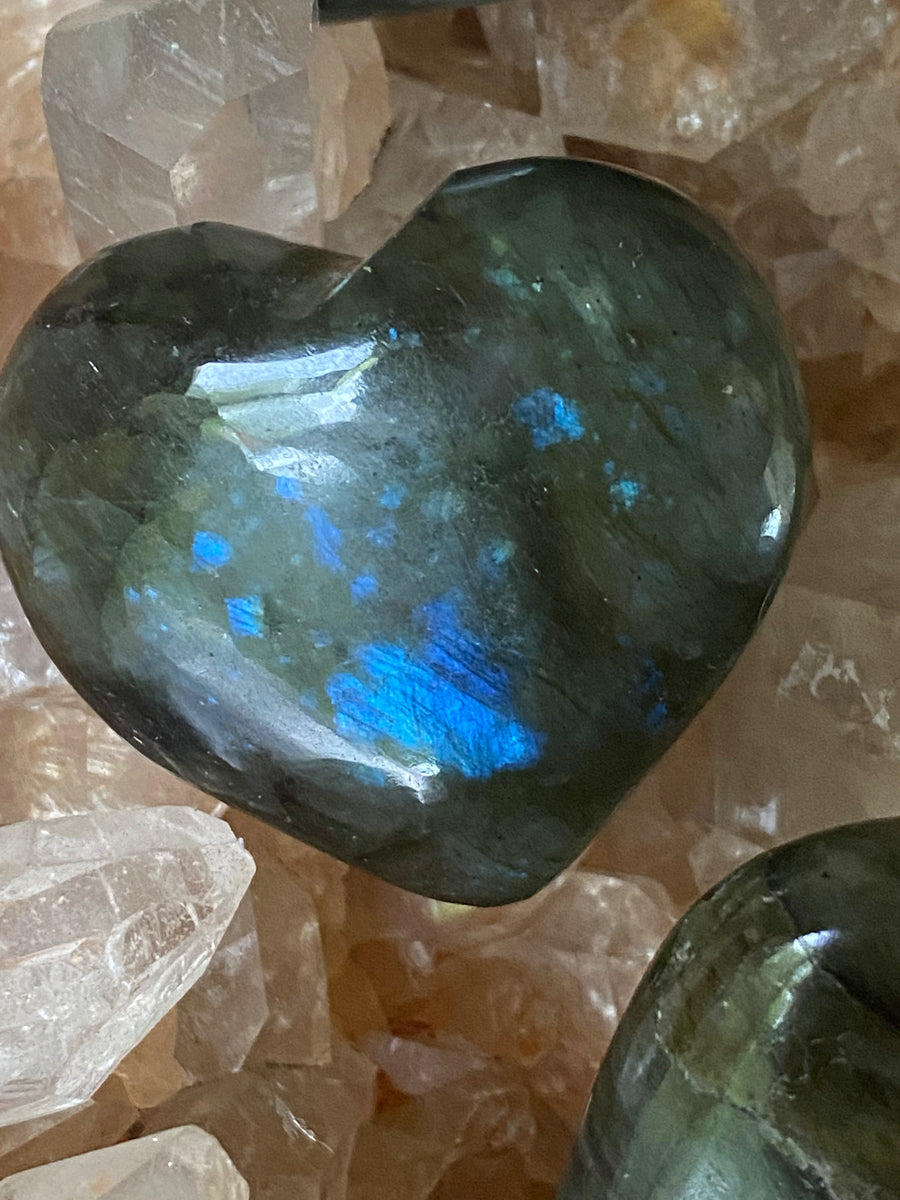 Labradorite Hearts Sml – Earth Vibrations
