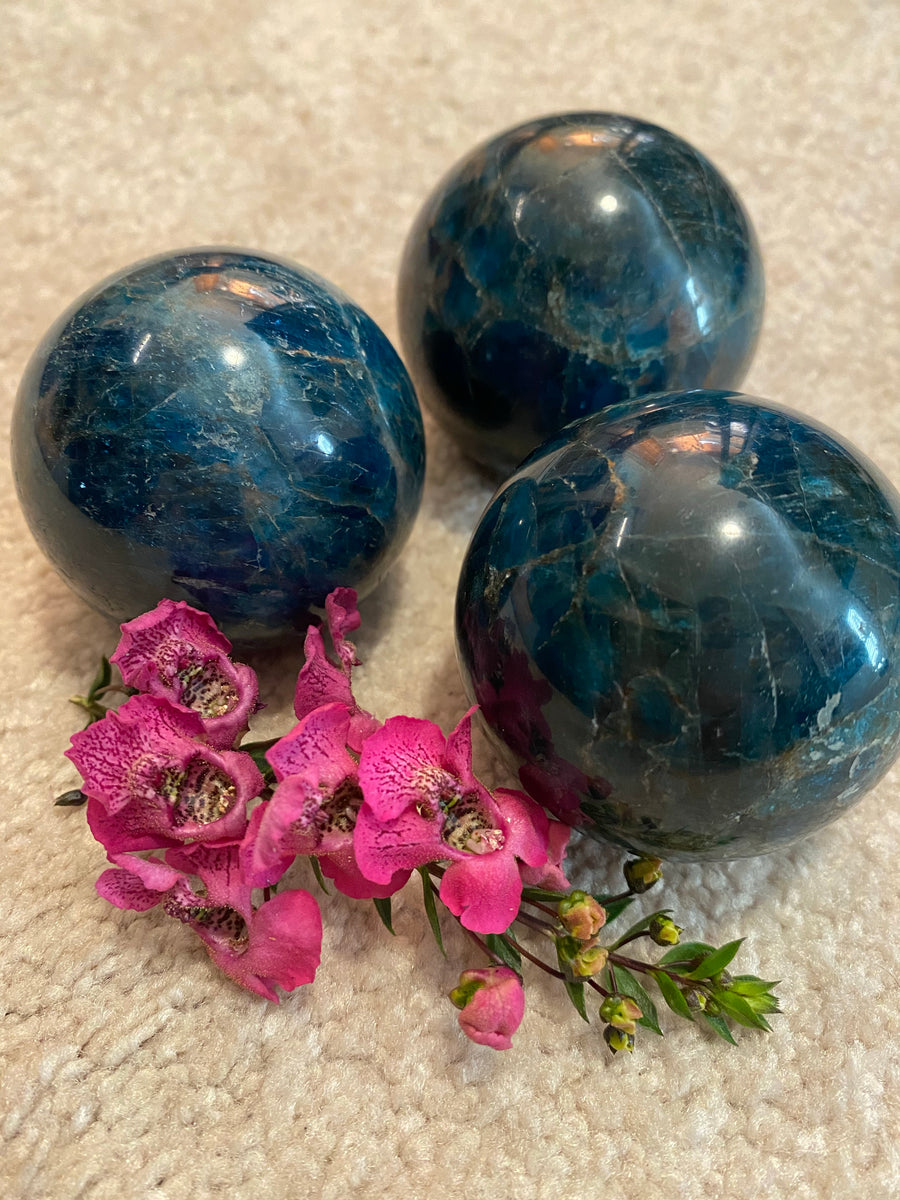 Apatite Spheres – Earth Vibrations